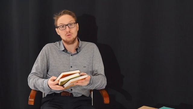 город Эмбер - история о том, что происходит в нашей жизни.