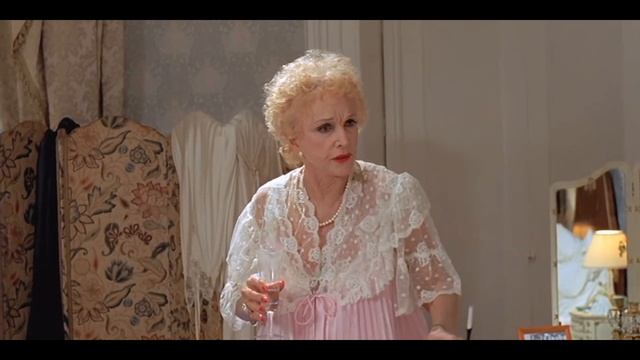 Привела парня показать маме.