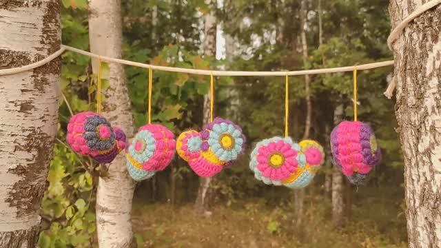 Сердечки крючком в технике вязания фриформ