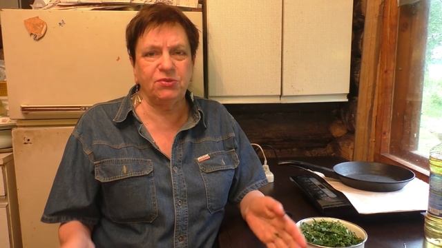 Подорожник против иван-чая.  Жарим лисички с дикими травами.