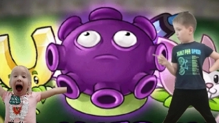 Играю в pvz с сестрёнкой