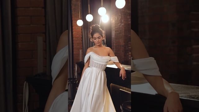 Свадебное платье Сноу из коллекции Fire Lady от Divino Rose