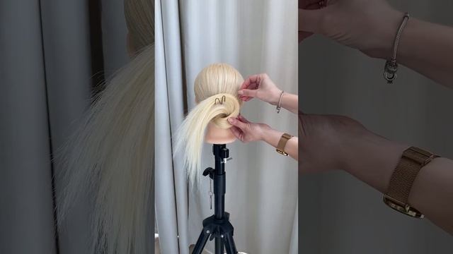 Гладкий пучок на учебном манекене Эльзе от iparikmaher.ru #hairstyle #hairtok #hairtutorial #hair