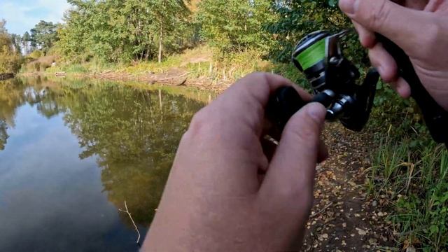 Рыбалка на осеннем озере . Начало жора щуки