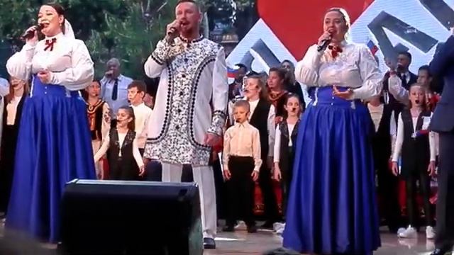 Концерт ко Дню местного самоуправления: ансамбль "Зарница" и все участники концерта - "Мы народ"