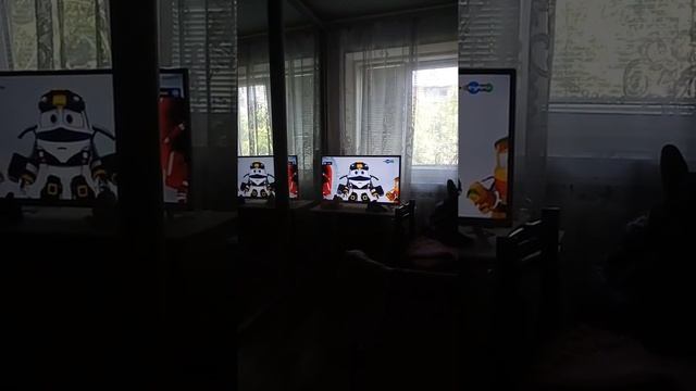 Натёрла. Ногу ,не. Пошла  В школу. Рум. Тур. По.  Моей. Комнате