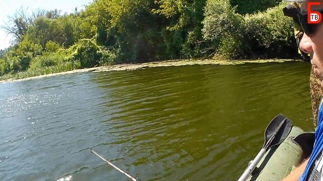 Рыбалка с лодки на реке Терса в месте под названием Лагерь