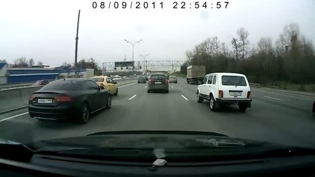 Резанул такси.