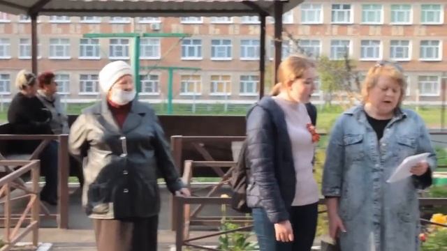 Акция #ПОЁМДВОРОМ