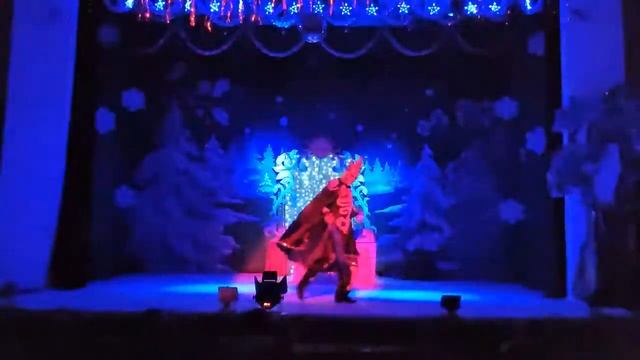 Новогодний спектакль "Волшебное зеркало"