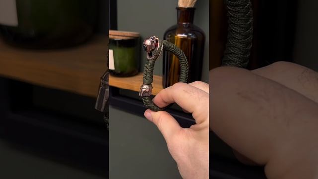 Плетеные браслеты из паракорда