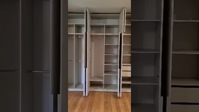 шкаф под скошенный потолок лестницы