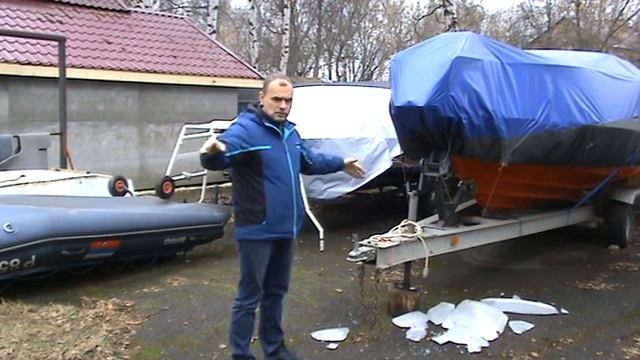 Подготовка катера к зимнему хранению на улице
