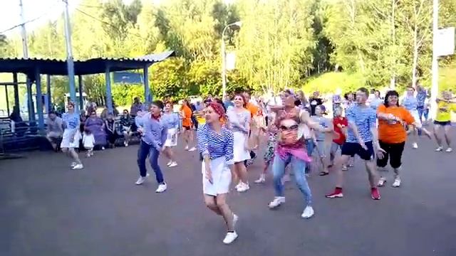 ФЛЭШМОБ | ДВИЖЕНИЕ В ЛЕТО | Танцы | Россия | Чайковский | Путешествия | flash mob - summer traffic