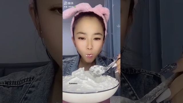 asmr eating squeaky cornstarch 🤤🤍 #mukbang #ice #iceeating #icebites # ...