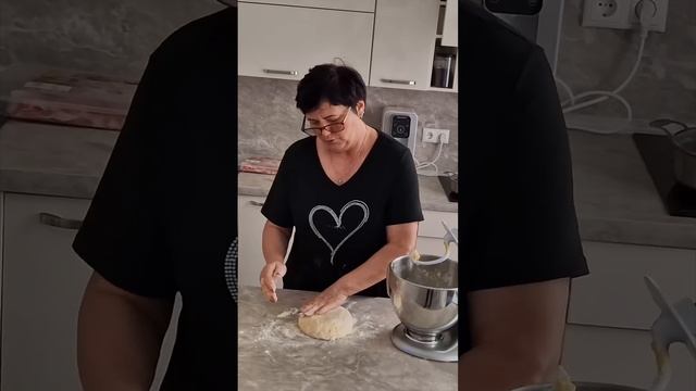 Крутой кухонный комбайн, тестомешалка, лапшерезка в одном