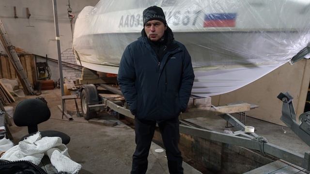 А какого цвета ваш белый катер