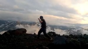 Бой с тенью на Эльбрусе во время восхождения команду Ударник в 2017 году