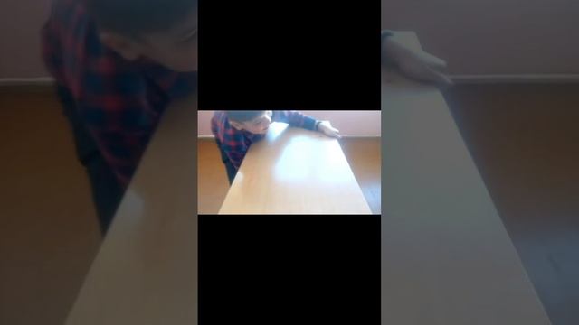 угар. школьник сломал парту