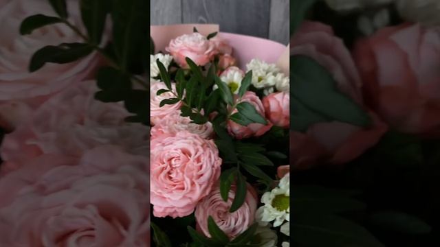 Букет с кустовой розой