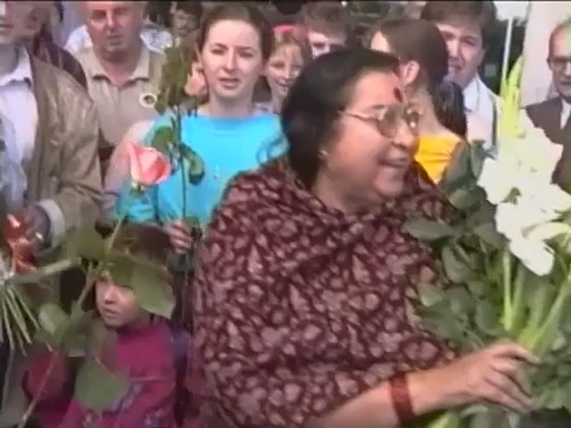 16-1993-0725 Отъезд Шри Матаджи. Прага, Чехия