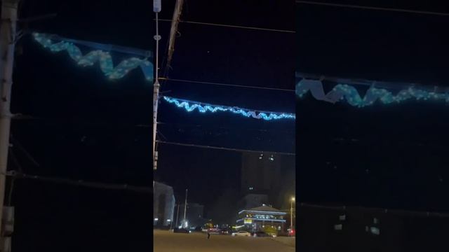 На площади Ленина в Донецке, уже все светиться 😍

Ну красота же ❤