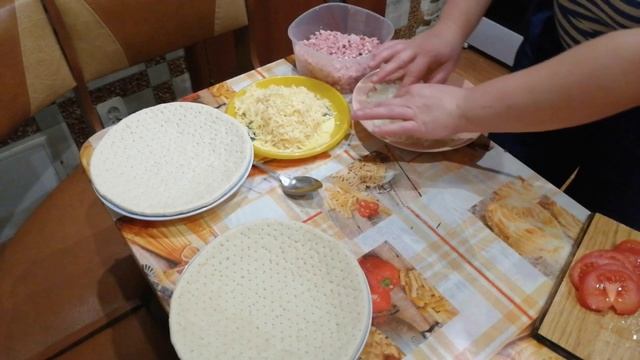 Пицца на скорую руку в домашних условиях.