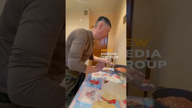Намсарай Намсараев устроил в Донецке мастер-класс по лепке бууз