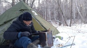 Зимний кемпинг в лесу. Палатка с печкой. Релакс под хруст снега. АСМР