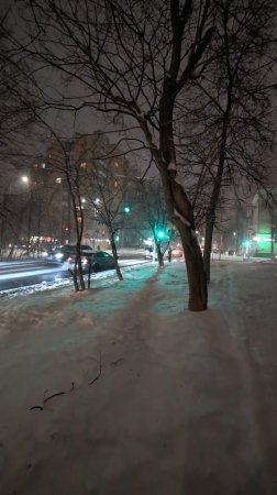 А снег падает