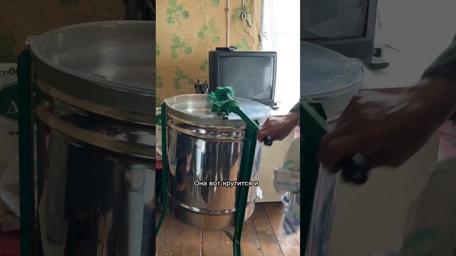 Мастерская пчеловода в старом деревенском доме #деревня #пчеловодство #интервью