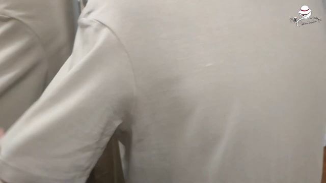 Футболка смоделирована по мужской базовой основе! С умеренной свободой. Немного спущенным плечом.