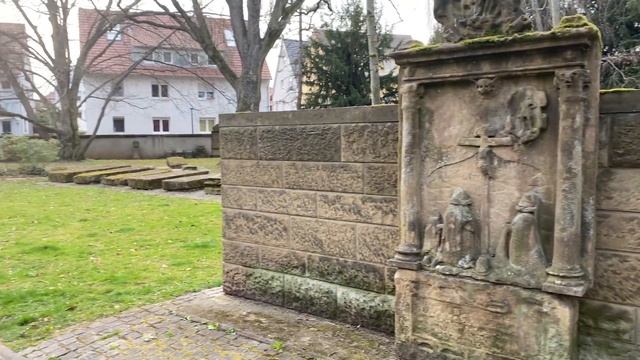 Старое немецкое кладбище теперь парк.