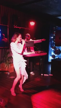 Кавер-группа D2OE | ДВОЕ (Москва) - Stayin' alive