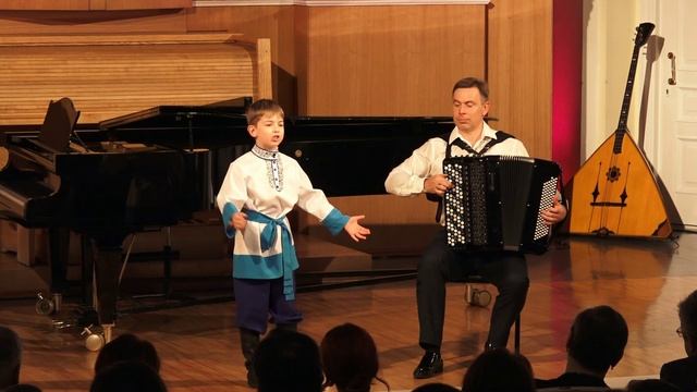 музыка Ивана Уваркина, слова Натальи Уваркиной «Эх, топни нога!»