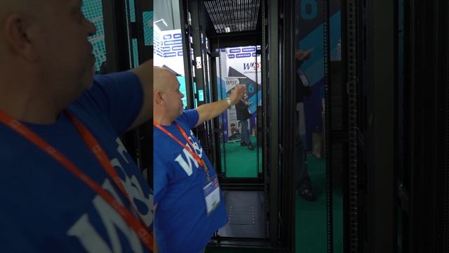 Напольный серверный шкаф W&T 47U