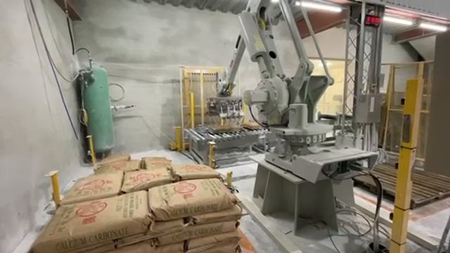 Укладка мешков роботом