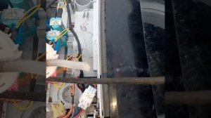 lavadora Samsung bota el agua .problema en la manguera del presostato...