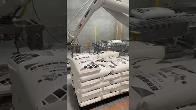 Укладка мешков роботом
