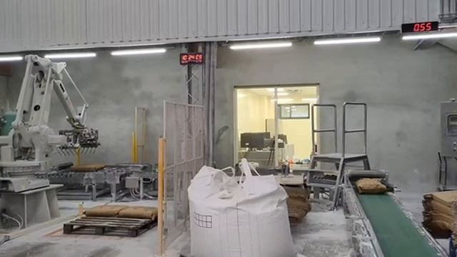Укладка мешков роботом