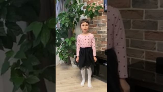 Колтуновская Милана поздравляет свою маму с праздником "День матери"
