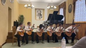 Ансамбль гитаристов "Гармония", Р.н.п. «Как под яблонькой», обр. Л. Шумеева . Рук. Кутьина Е. Н.