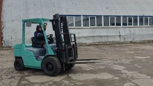 Вилочный дизельный погрузчик MITSUBISHI FD30T категории бу 2009 год