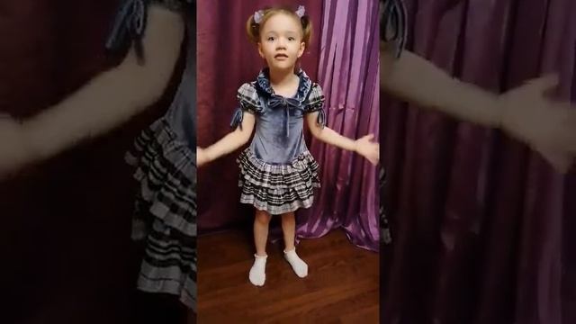 Богданова Василиса поздравляет свою маму в праздник "День Матери"