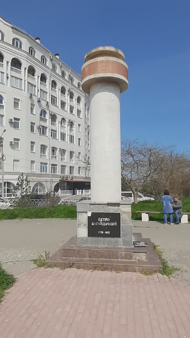 Здесь в Севастополе стоял украинский памятник. Где ж ты гетьман не наш Сагайдачный?