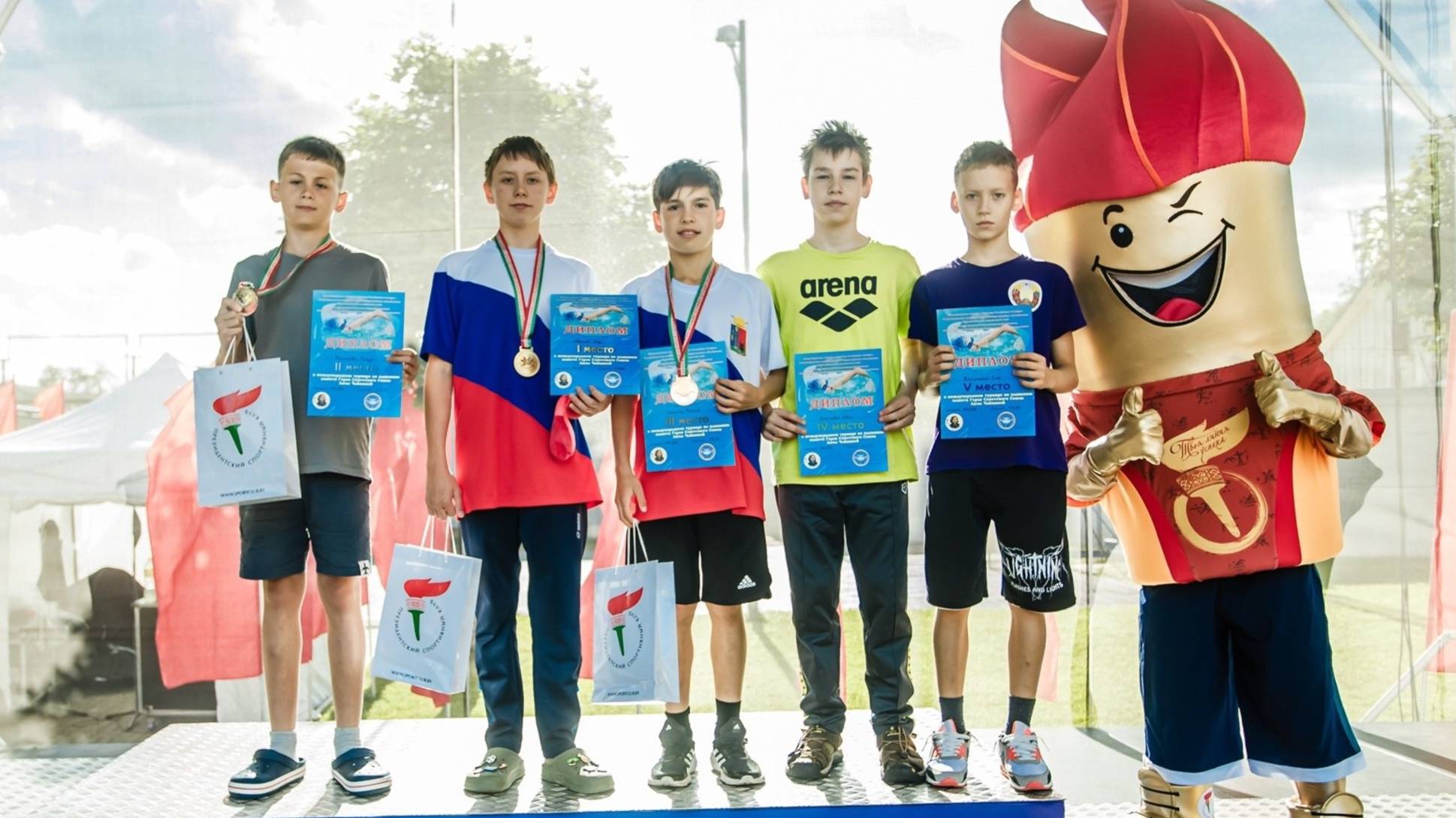 ИВАНОВ Егор и ЛЯШЕНКО Максим  (2012г.р.), 100к\пл (25)  (3 и 4  дорожки) 01:11.04\01:13.10