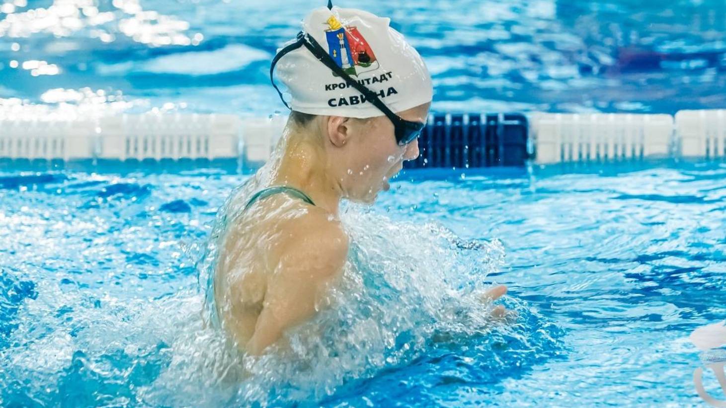 САВИНА Элина (2011г.р.), 100 брасс (25). СШ Кронштадтского р-на (3 дорожка) 01:17.23