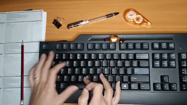 ASMR keyboard sounds / АСМР звуки клавиатуры / ем конфетку / typing / candy / whisper / шепот