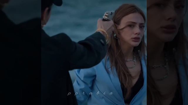Каждый раз когда с ней что-то случается,мы видим страх в его глазах💔 #emrekıvılcım #rabiasoytürk