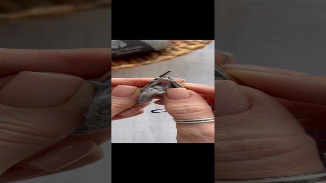 Провязывание двойной петли в лицевом ряду